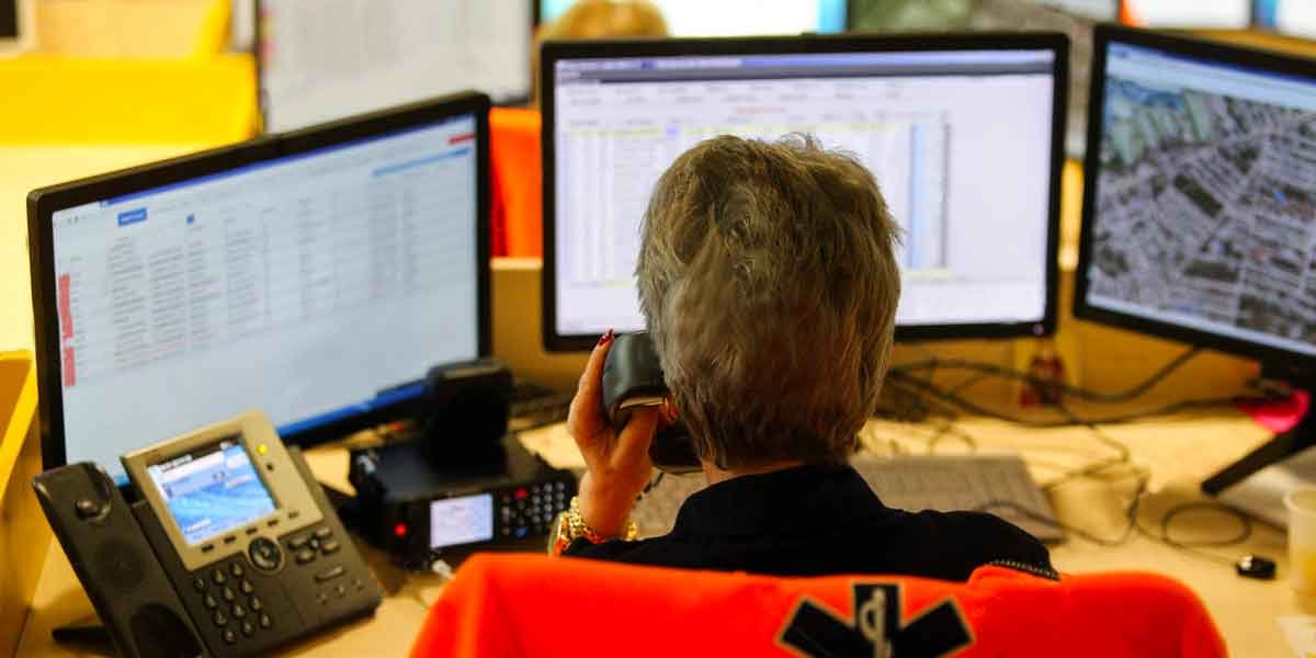 Steps to Become a 911 Operator - Future Skills
